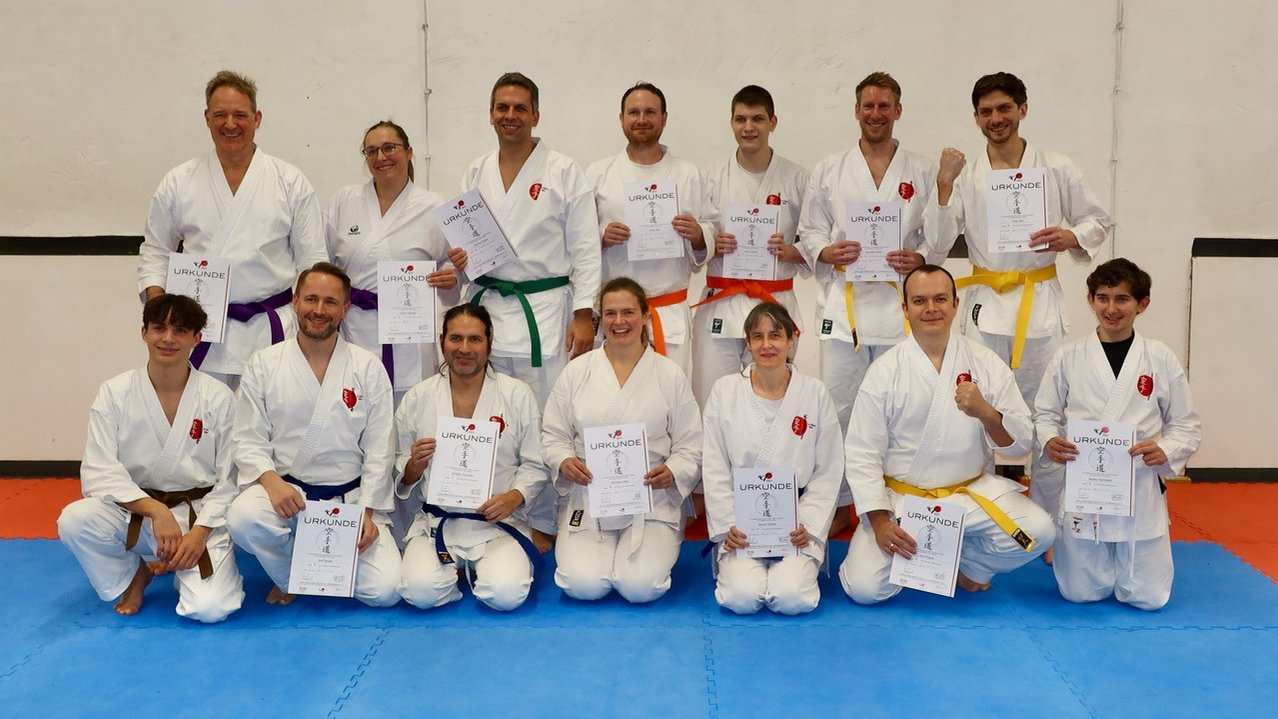 Karate Fürth: Gürtelprüfungen der Jugendlichen und Erwachsenen