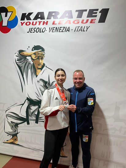 Nastya Semenenko Holt Bronzemedaille Bei Karate Youth League 2022 In